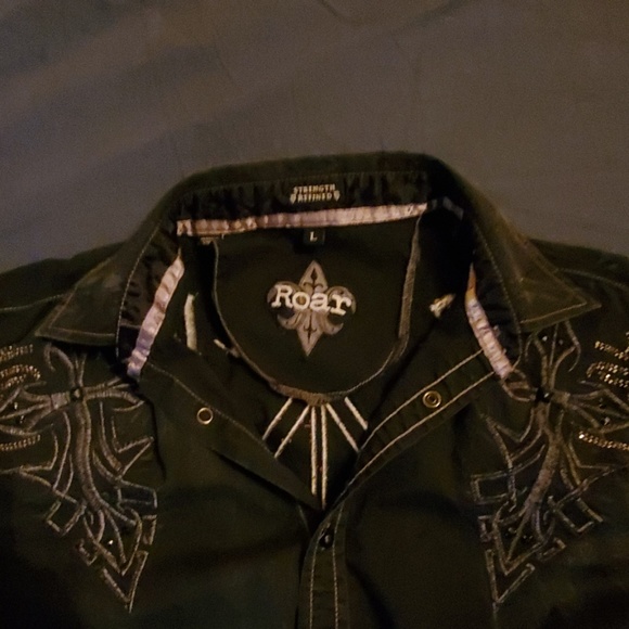 Roar | Shirts | Black Vintage Style Roar Shirt Size Large | Poshmark